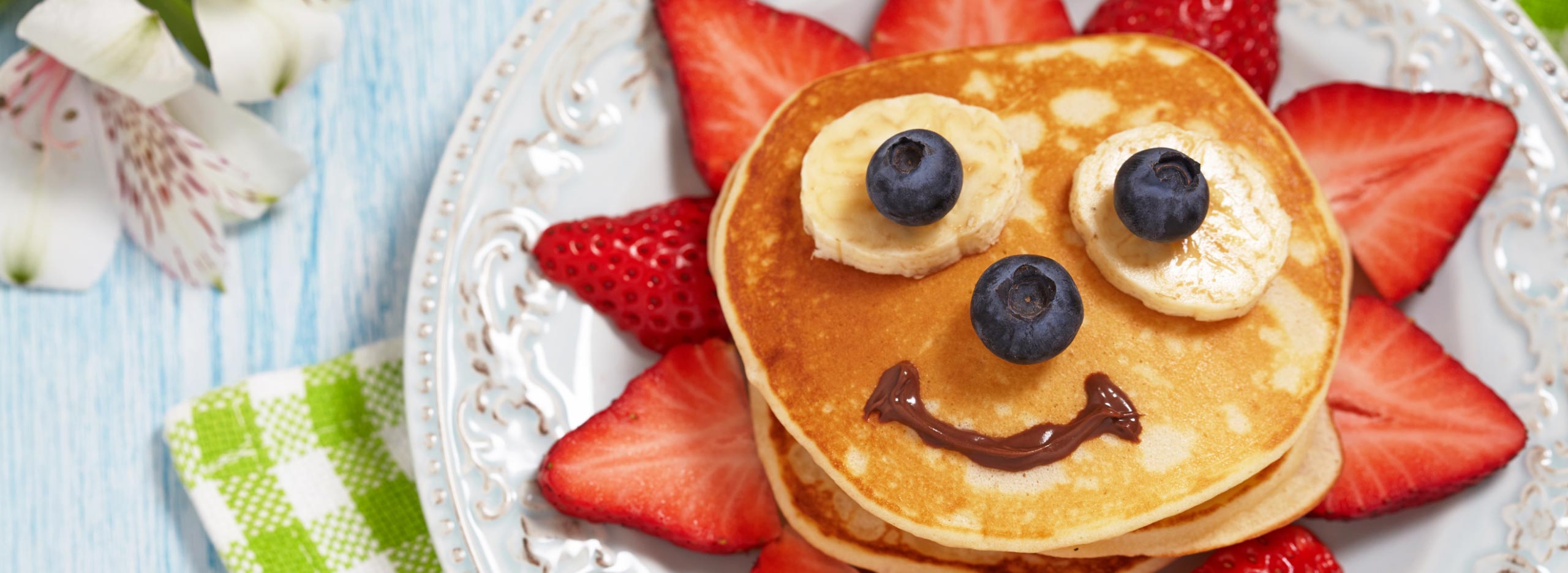 Kinderrezept: Pancake-Gesichter mit frischen Beeren - Hof Westhues